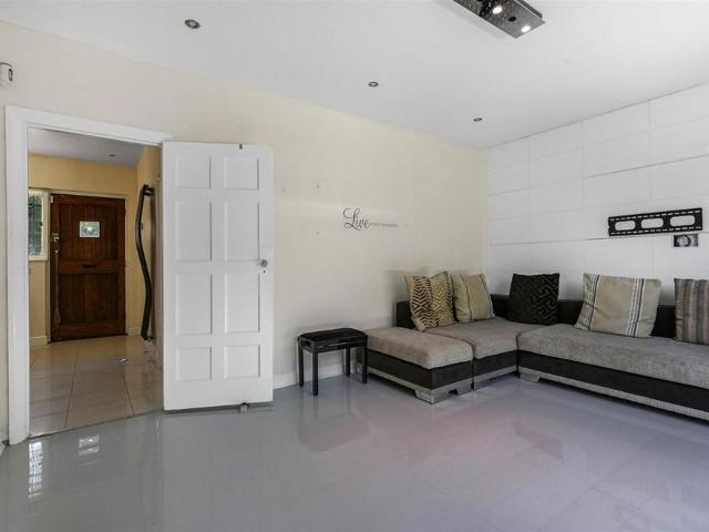 3 bedroom detached house to rent