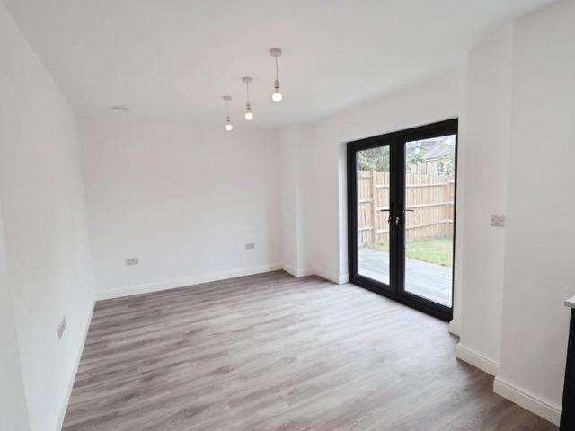 3 bedroom detached house to rent
