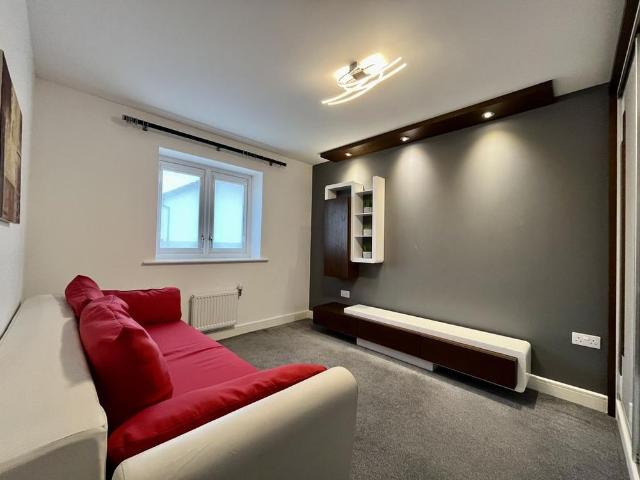 3 bedroom detached house to rent