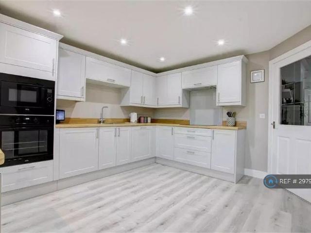 3 bedroom detached house to rent