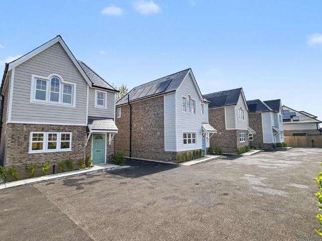 3 bedroom detached house to rent