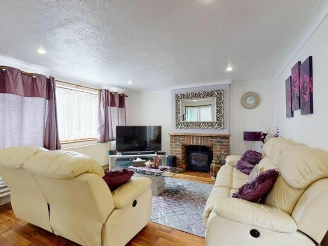 3 bedroom detached house to rent