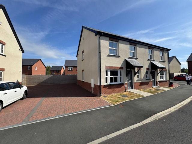 3 bedroom detached house to rent