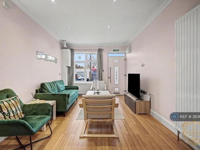 3 bedroom detached house to rent
