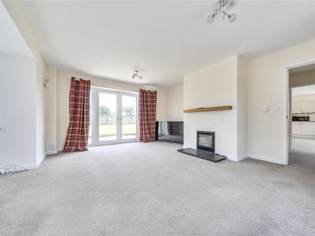 3 bedroom detached house to rent