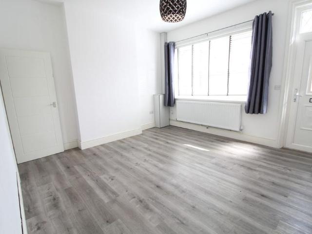 3 bedroom detached house to rent