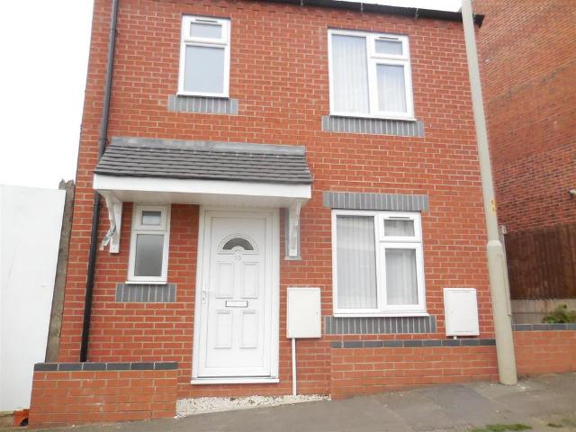 3 bedroom detached house to rent