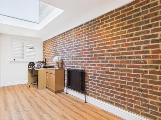 3 bedroom detached house to rent