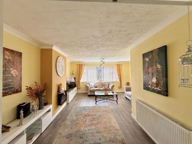 3 bedroom detached house to rent