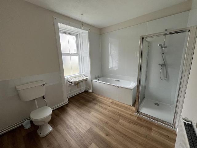 3 bedroom detached house to rent