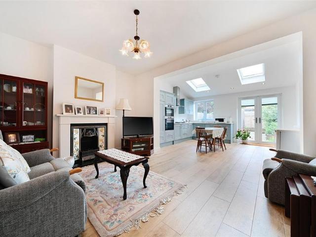 3 bedroom detached house to rent
