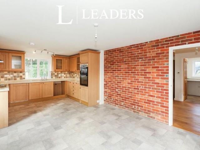 3 bedroom detached house to rent