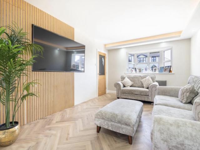 3 bedroom detached house to rent