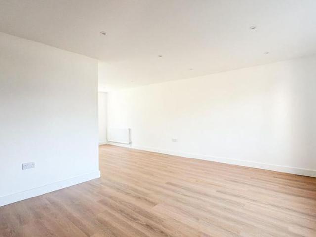 3 bedroom detached house to rent