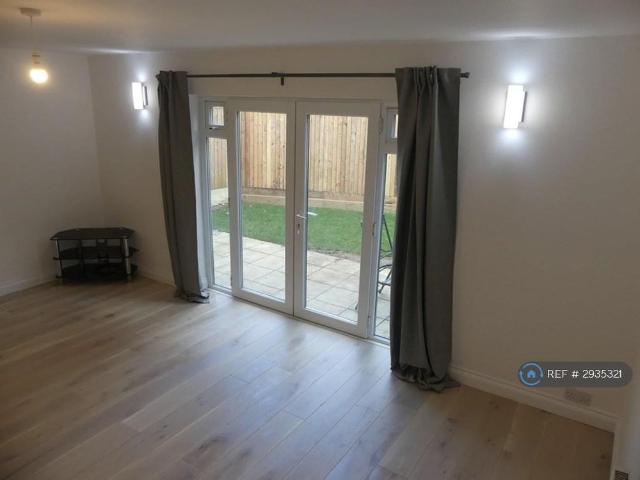 3 bedroom detached house to rent