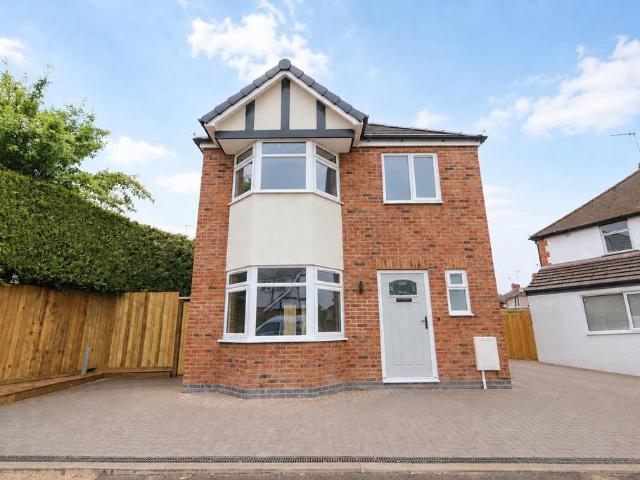 3 bedroom detached house to rent