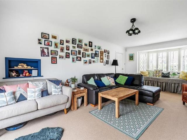 3 bedroom detached house to rent