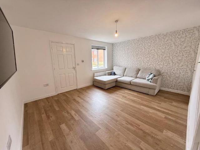 3 bedroom detached house to rent
