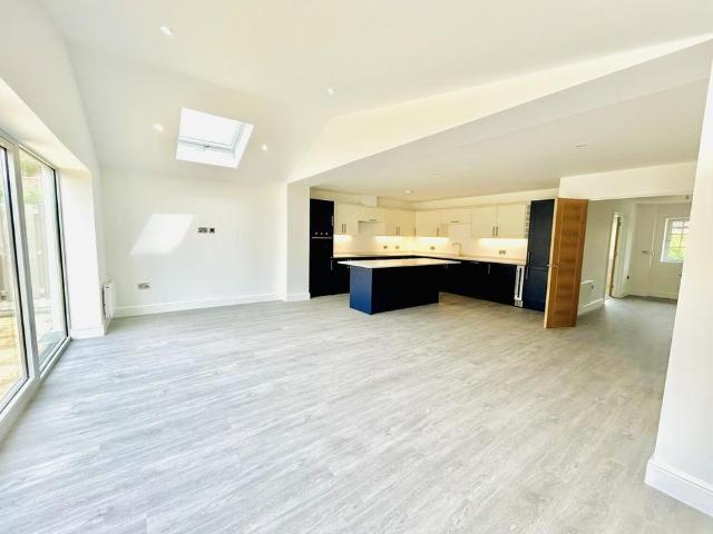 3 bedroom detached house to rent