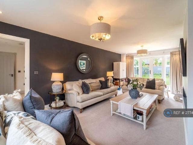 3 bedroom detached house to rent