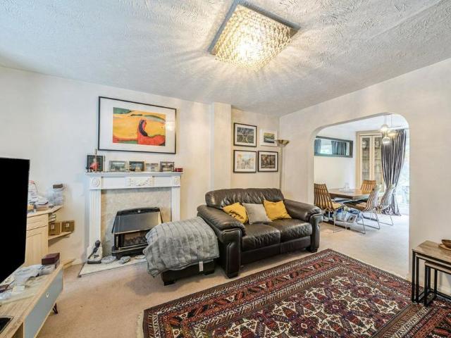3 bedroom detached house to rent
