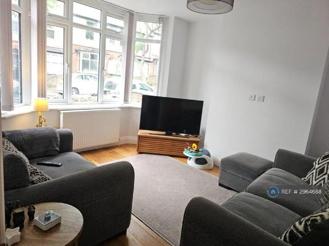 3 bedroom detached house to rent