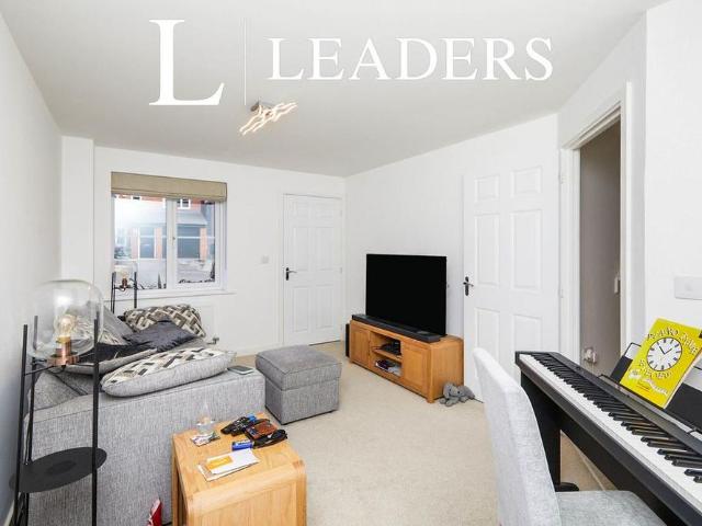 3 bedroom detached house to rent