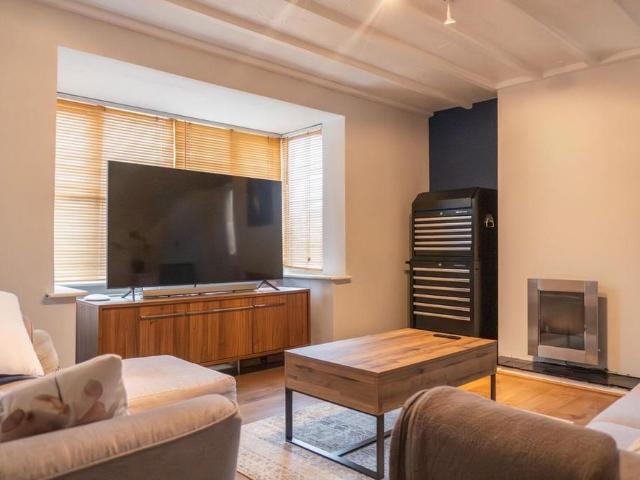 3 bedroom detached house to rent