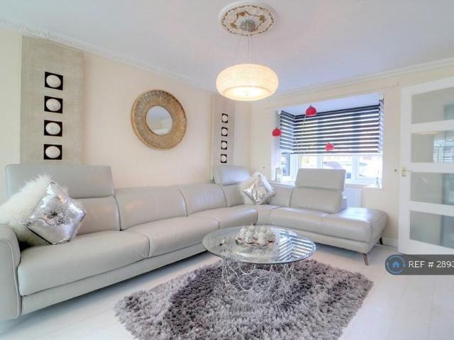 3 bedroom detached house to rent