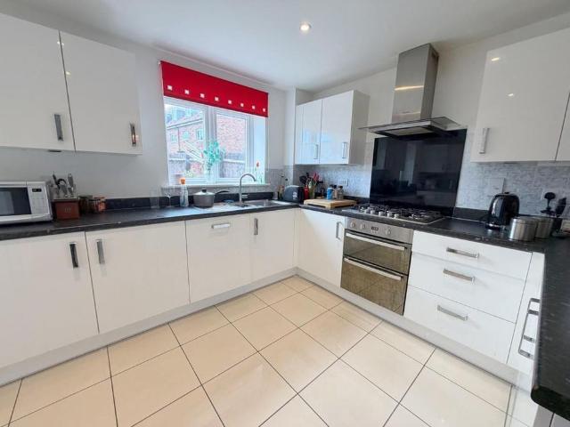 3 bedroom detached house to rent