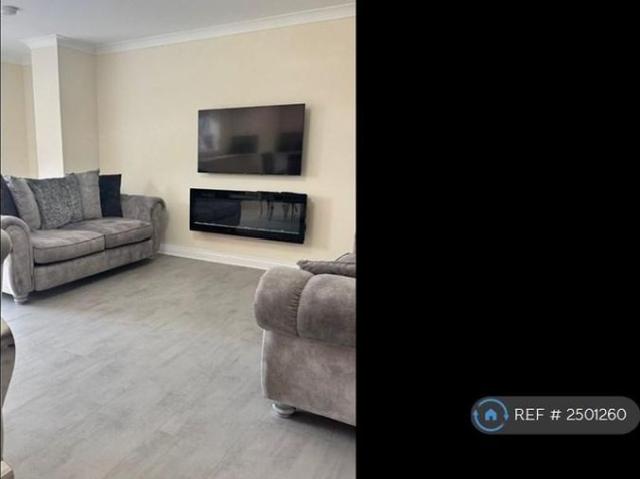 3 bedroom detached house to rent
