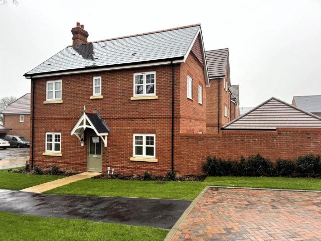 3 bedroom detached house to rent