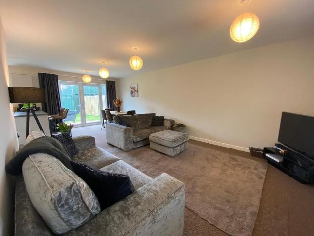 3 bedroom detached house to rent