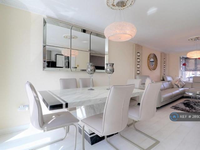 3 bedroom detached house to rent