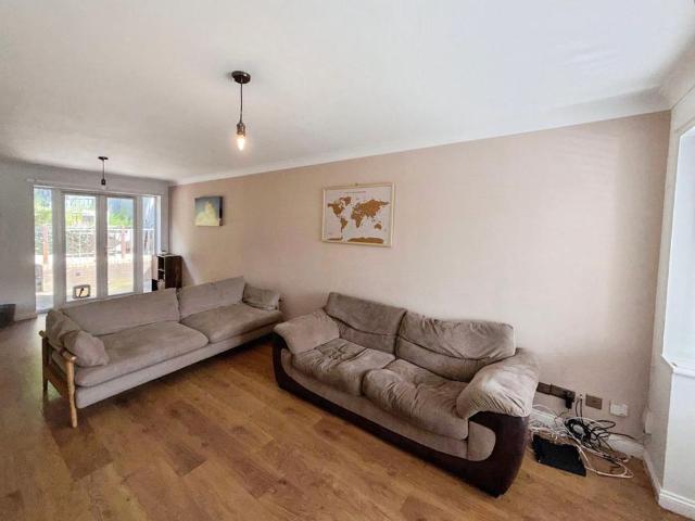 3 bedroom detached house to rent