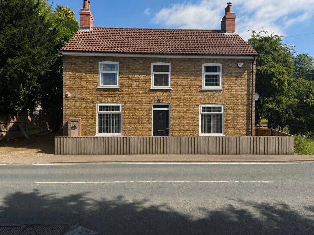 3 bedroom detached house to rent