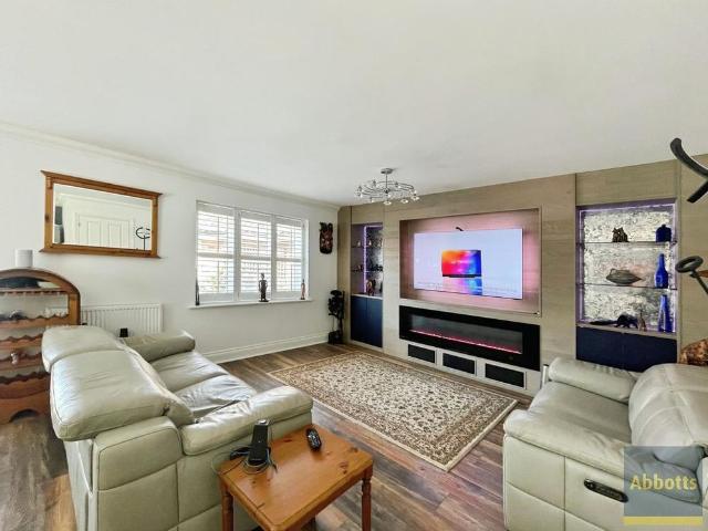 3 bedroom detached house to rent