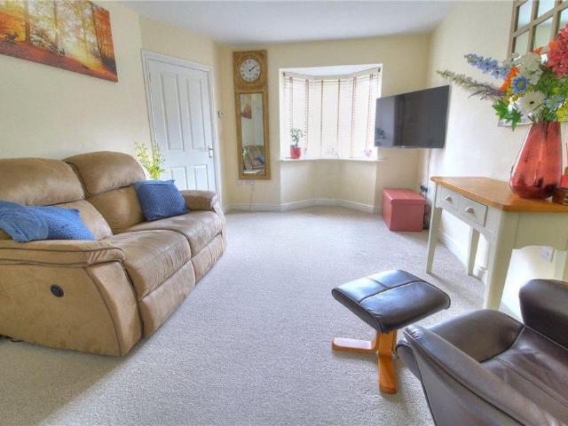 3 bedroom detached house to rent