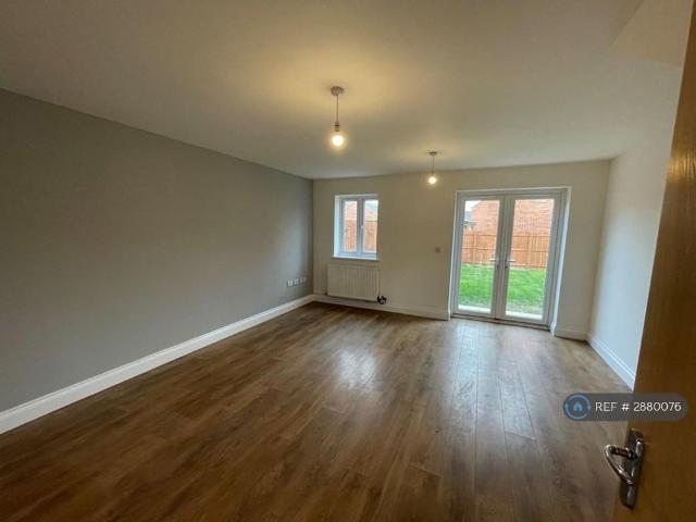 3 bedroom detached house to rent