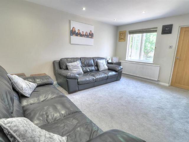 3 bedroom detached house to rent