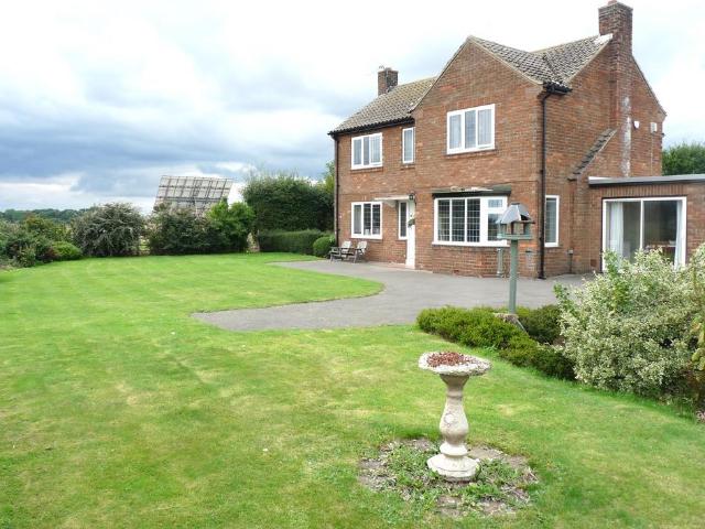 3 bedroom detached house to rent