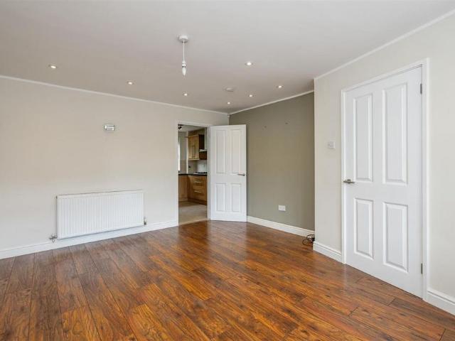 3 bedroom detached house to rent