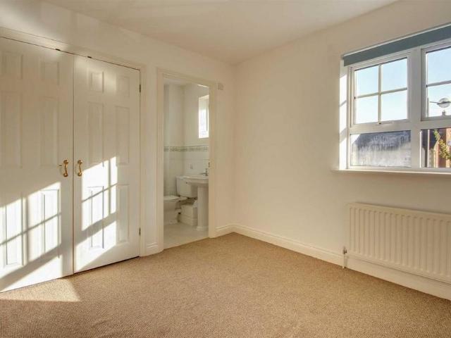 3 bedroom detached house to rent