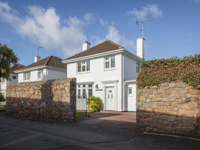3 bedroom detached house to rent