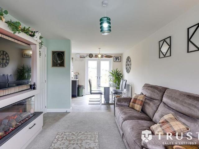 3 bedroom detached house to rent