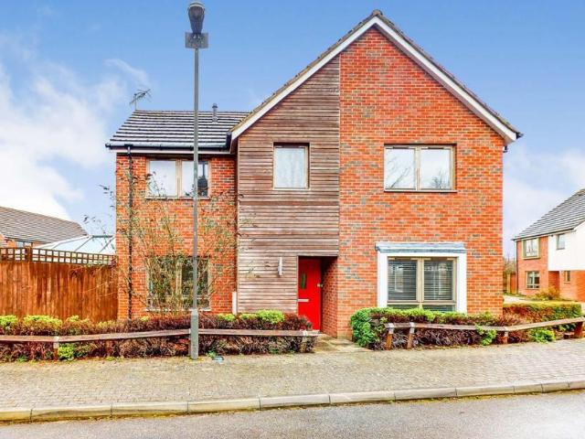 3 bedroom detached house to rent