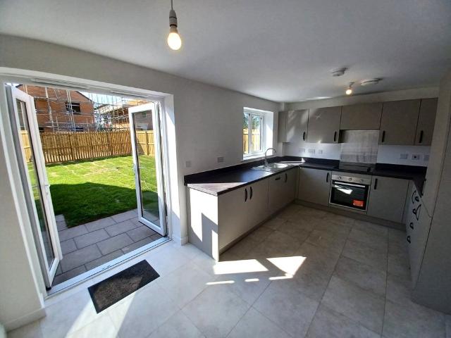 3 bedroom detached house to rent