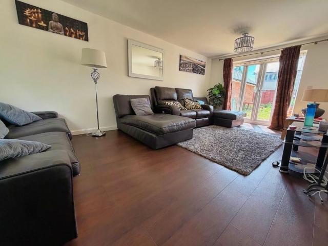 3 bedroom detached house to rent