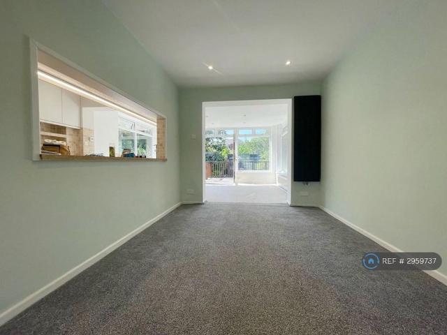 3 bedroom detached house to rent