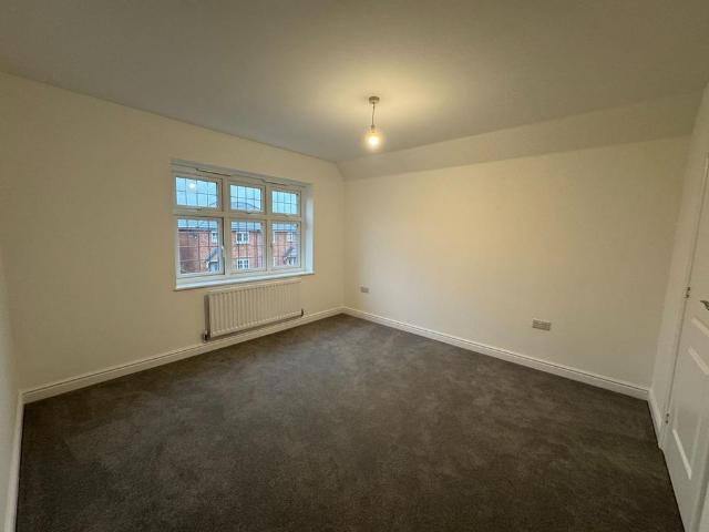 3 bedroom detached house to rent